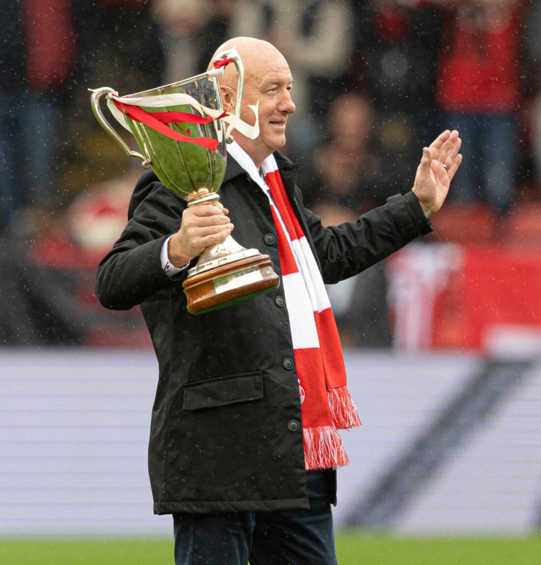 Aberdeen legend Neil Simpson on emotional fans' tribute