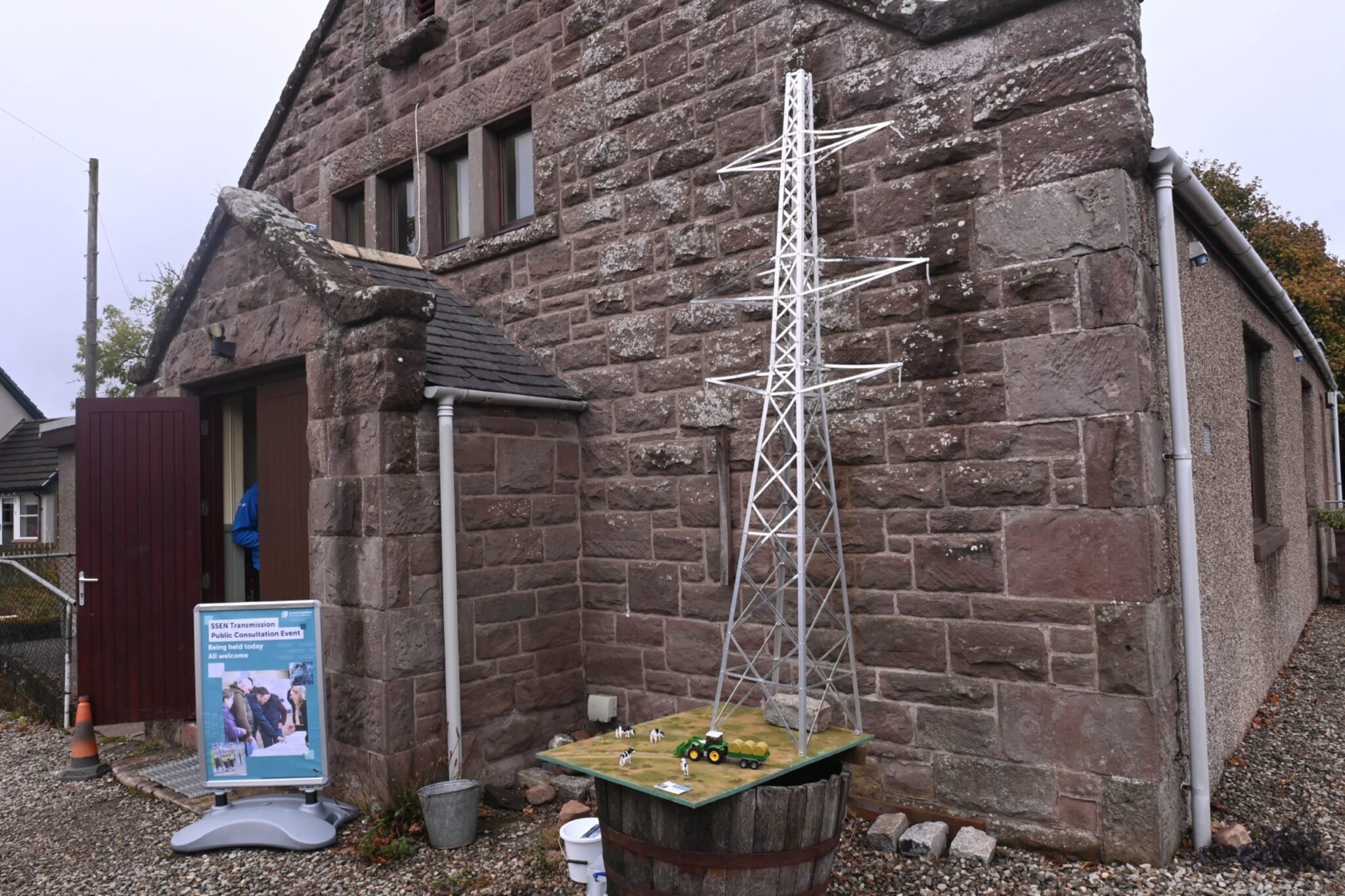 'Heartbroken' Deeside campaigners continue fight against pylons