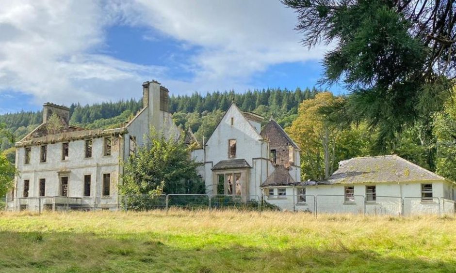 Dunain House to be auctioned off 10 years after fire
