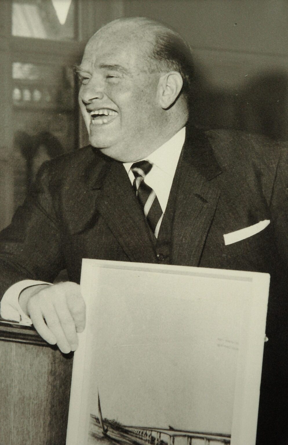 Loganair: Schoolboy restores airline founder's headstone