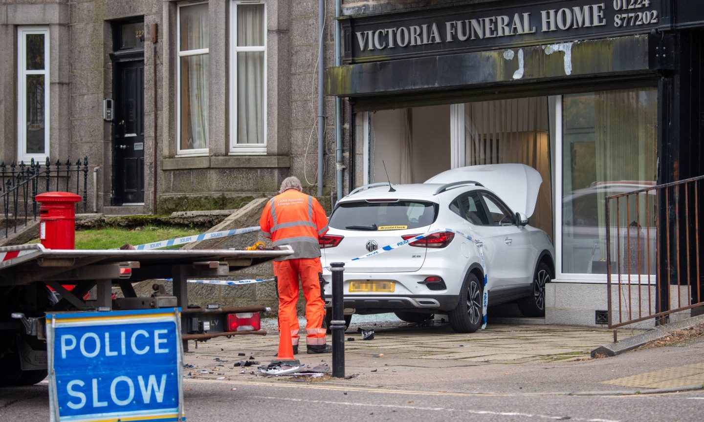 Car crashes into Torry funeral home