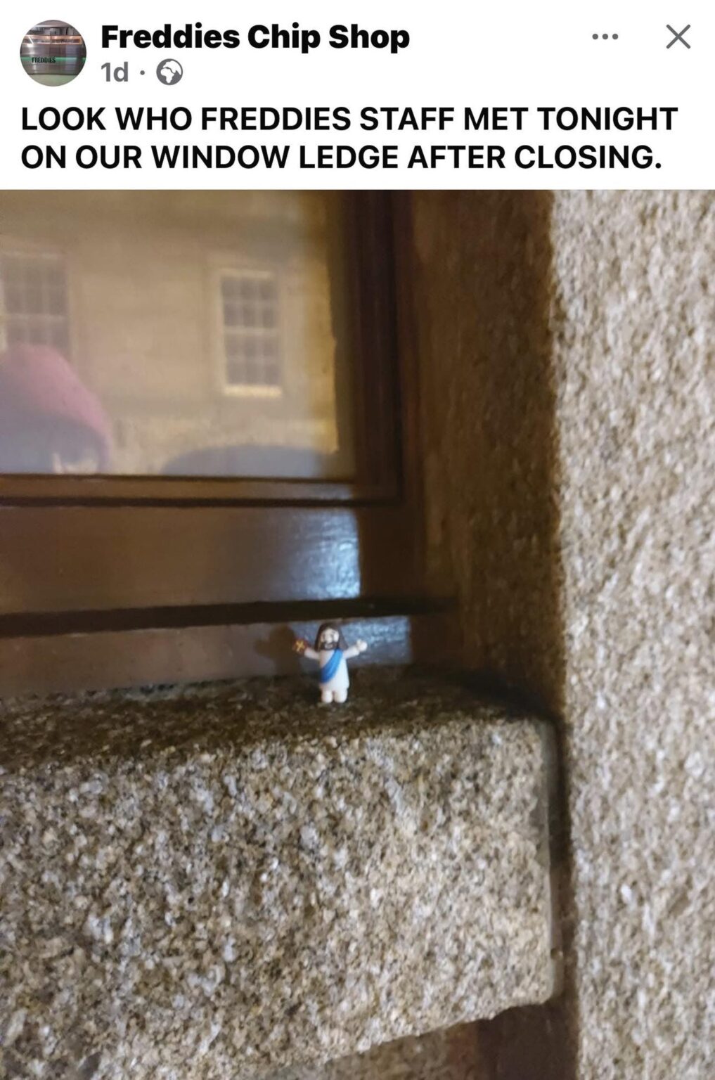 Who is hiding mini Jesus figurines around Banff?