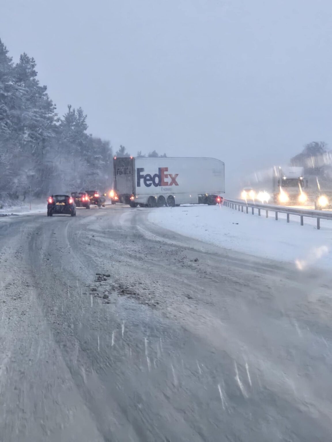 FedEx lorry crashes into central barrier on A9