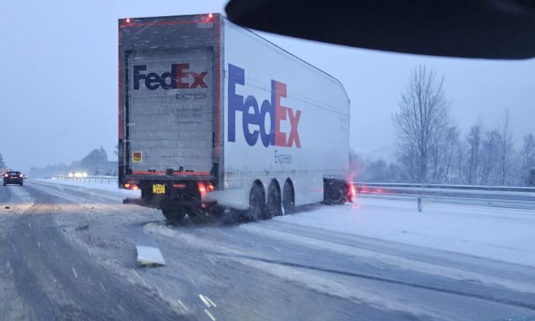 FedEx lorry crashes into central barrier on A9