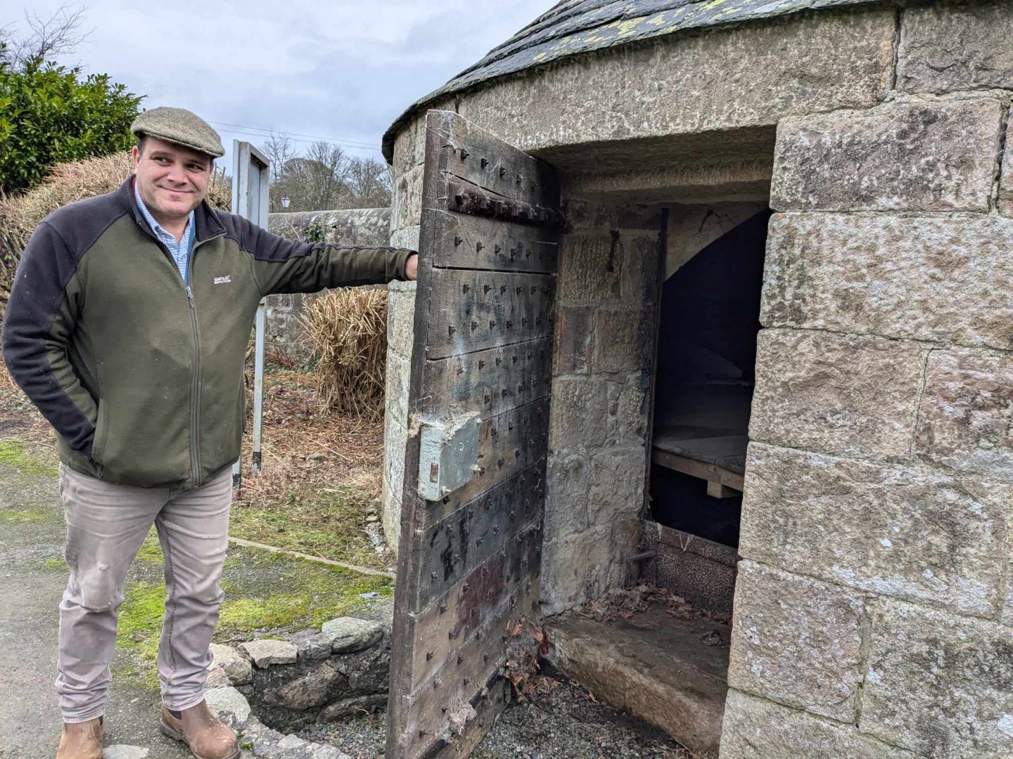 What did I find inside Udny Mort House?