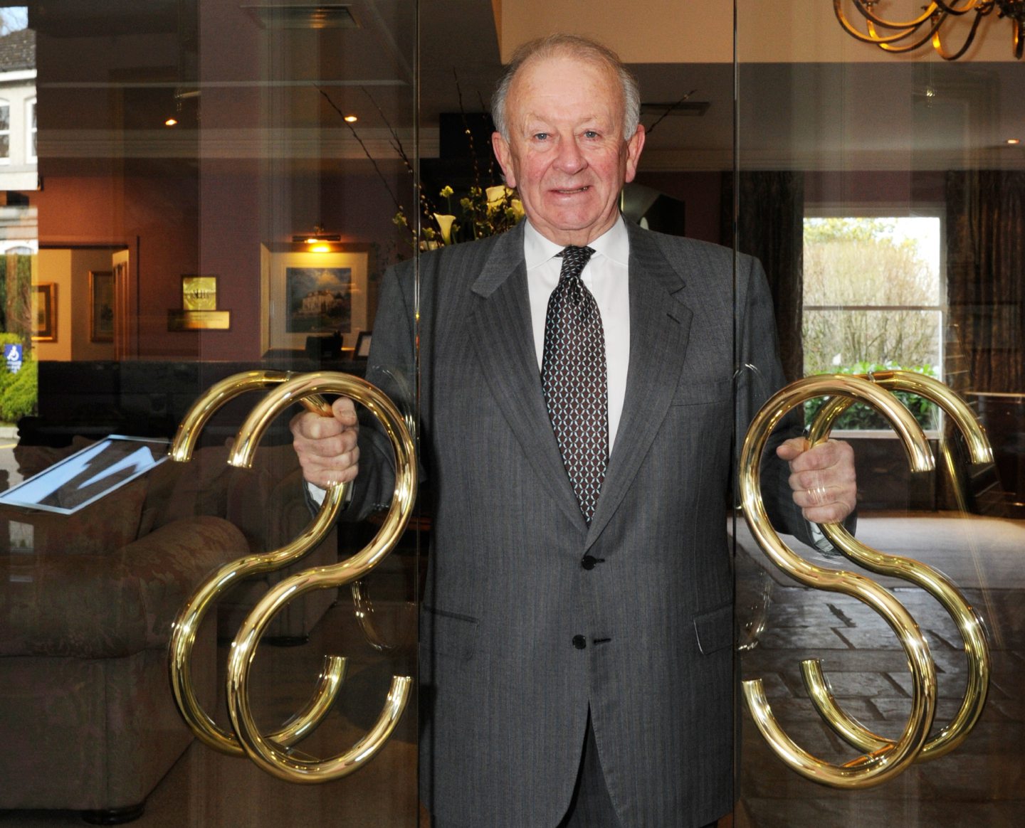 Tributes paid to Aberdeen hotelier 'legend' Stewart Spence
