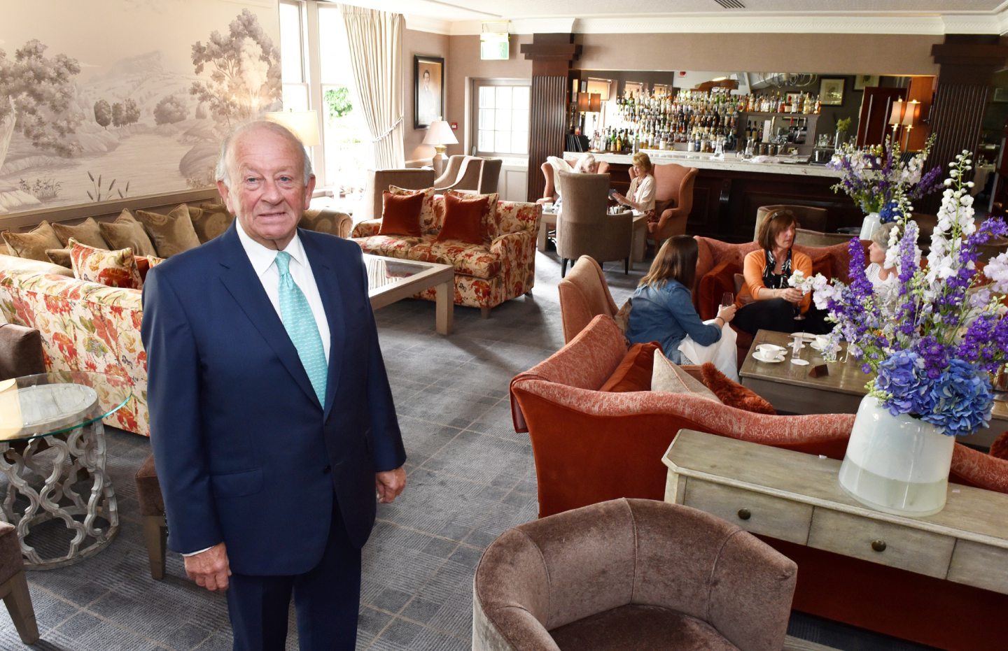 Tributes paid to Aberdeen hotelier 'legend' Stewart Spence