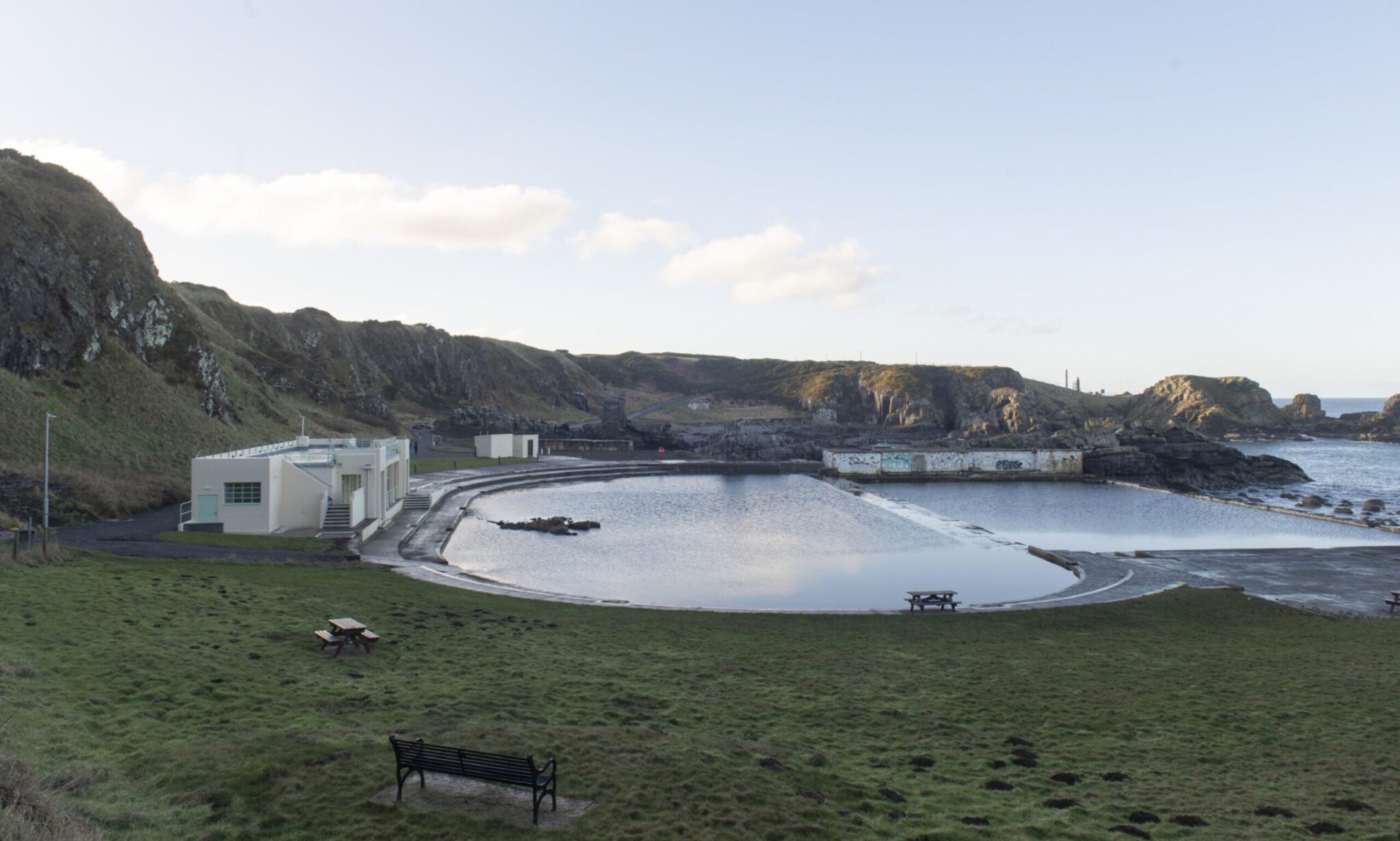 Foveran farmer in hedge row as neighbour launches council action