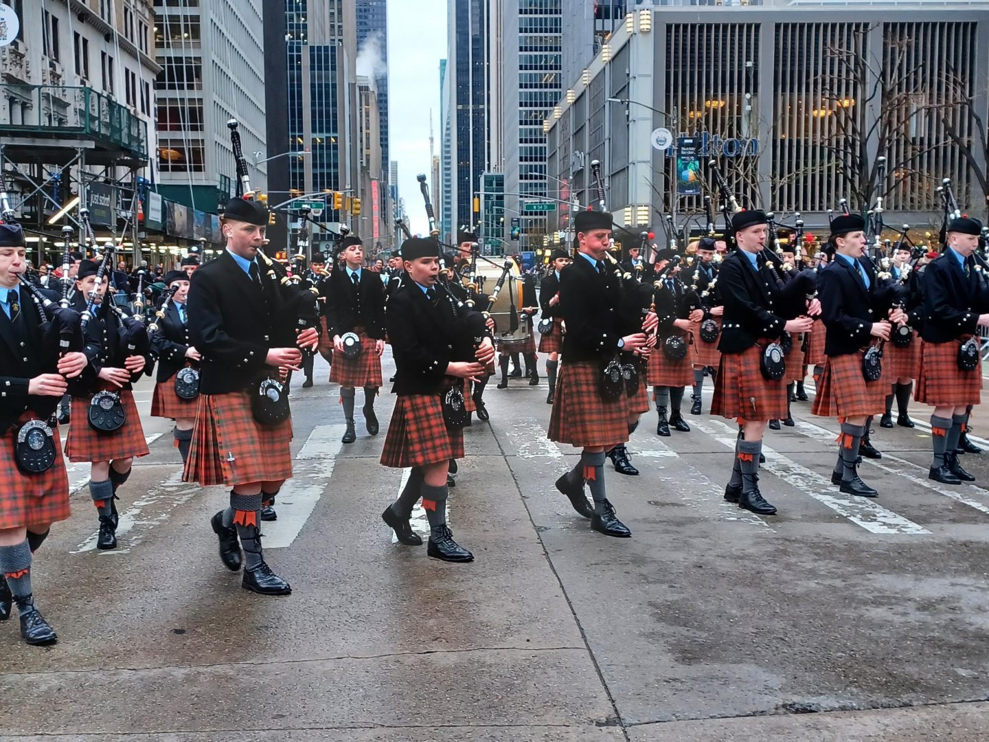 Alan Cumming leads Tartan Day march in New York