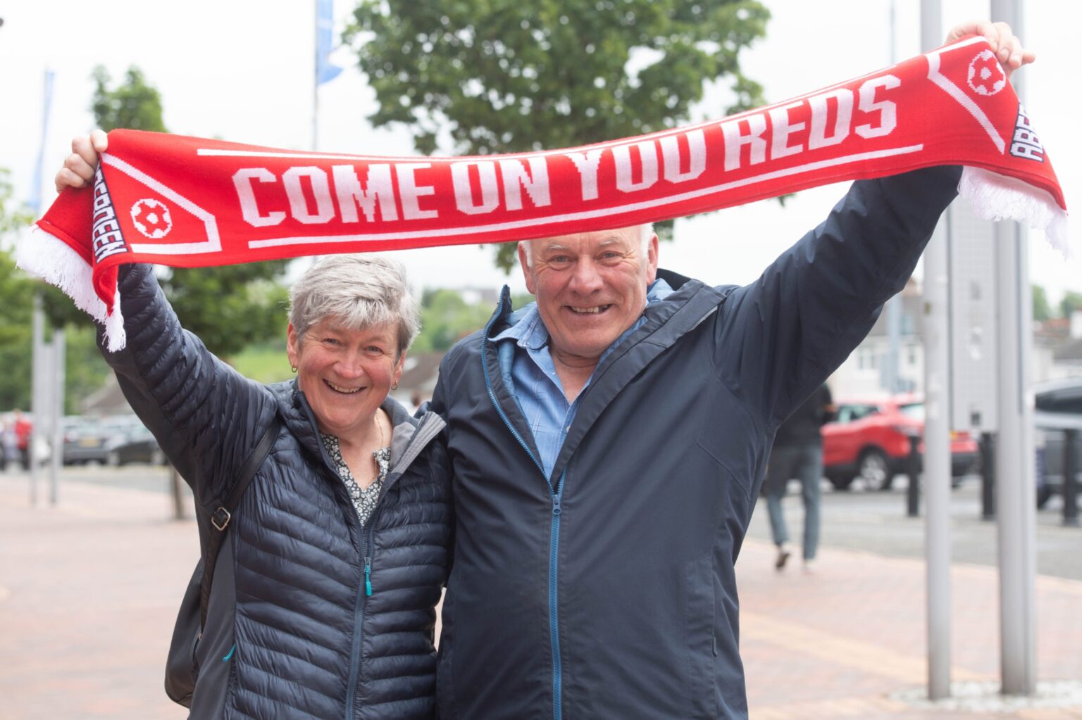 Aberdeen fans paint Glasgow red before Scottish Cup final