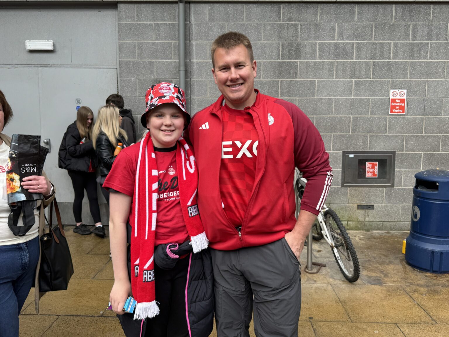 Aberdeen fans paint Glasgow red before Scottish Cup final