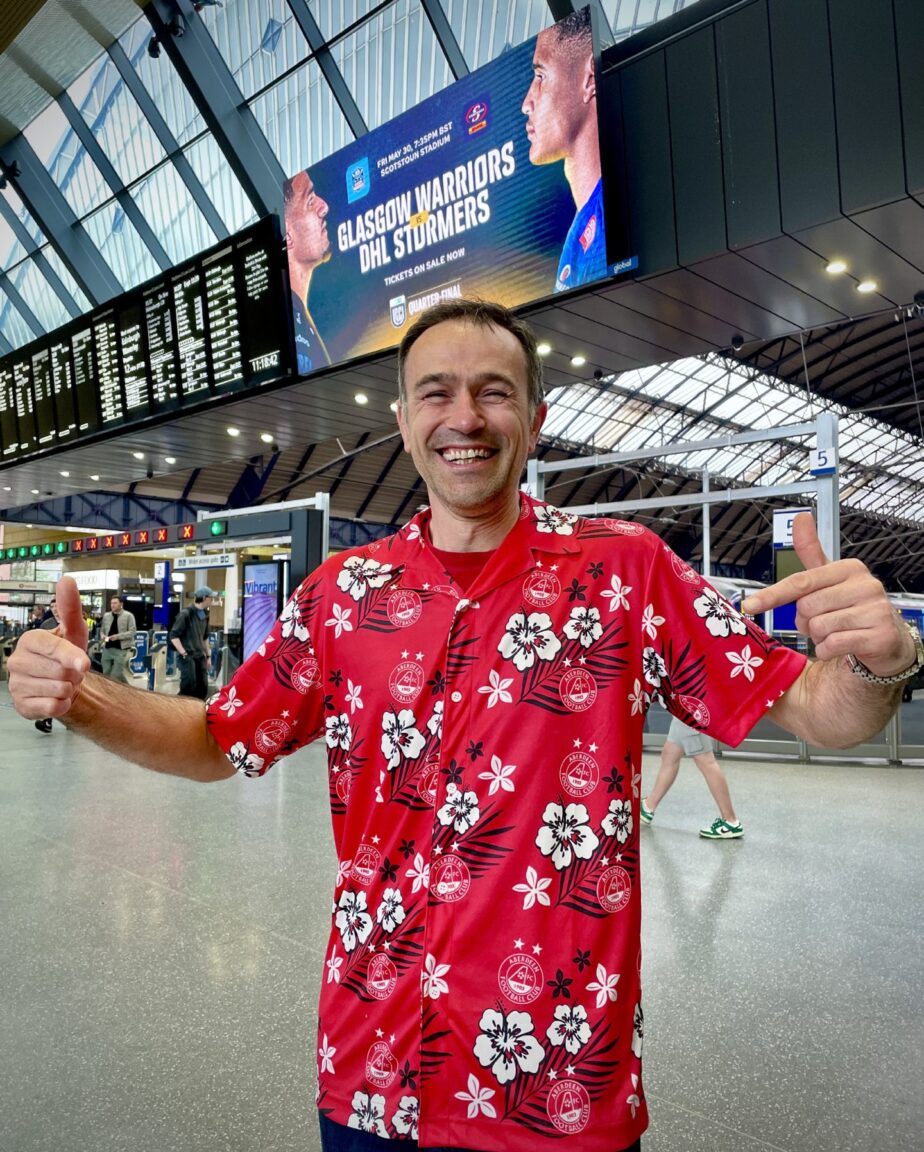 Aberdeen fans paint Glasgow red before Scottish Cup final