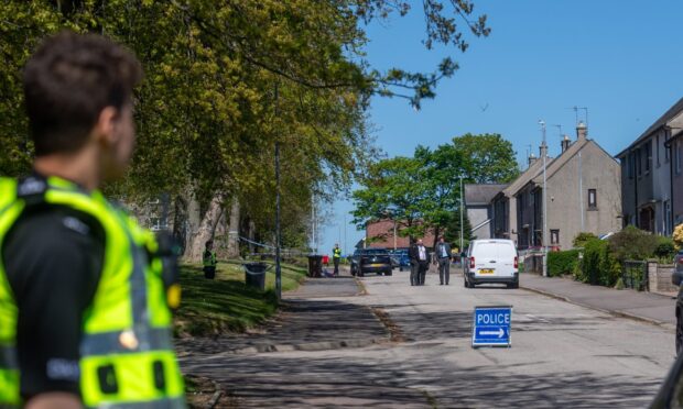 Police cordon off Aberdeen street as sniffer dogs deployed