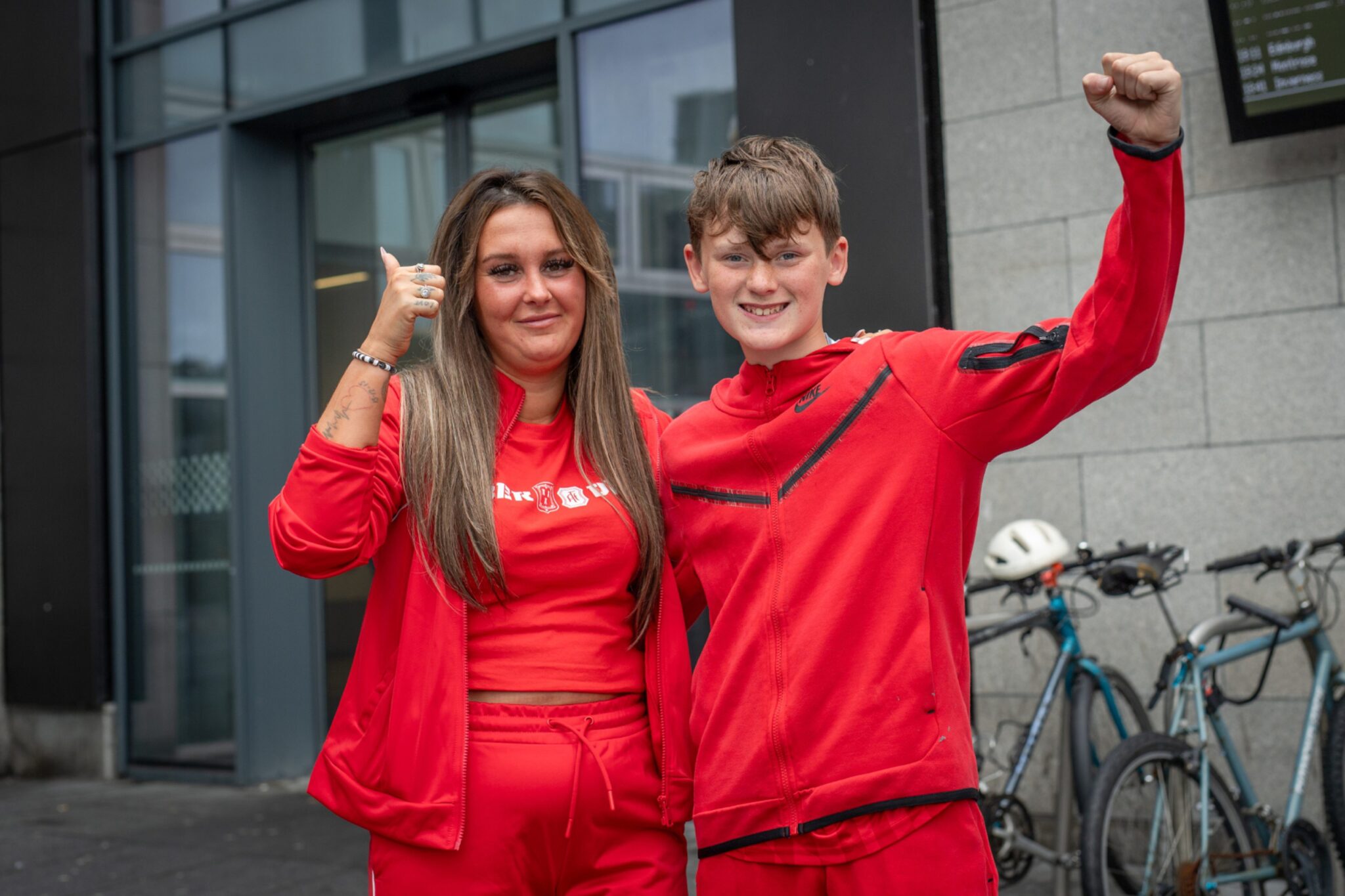 Aberdeen fans paint Glasgow red before Scottish Cup final