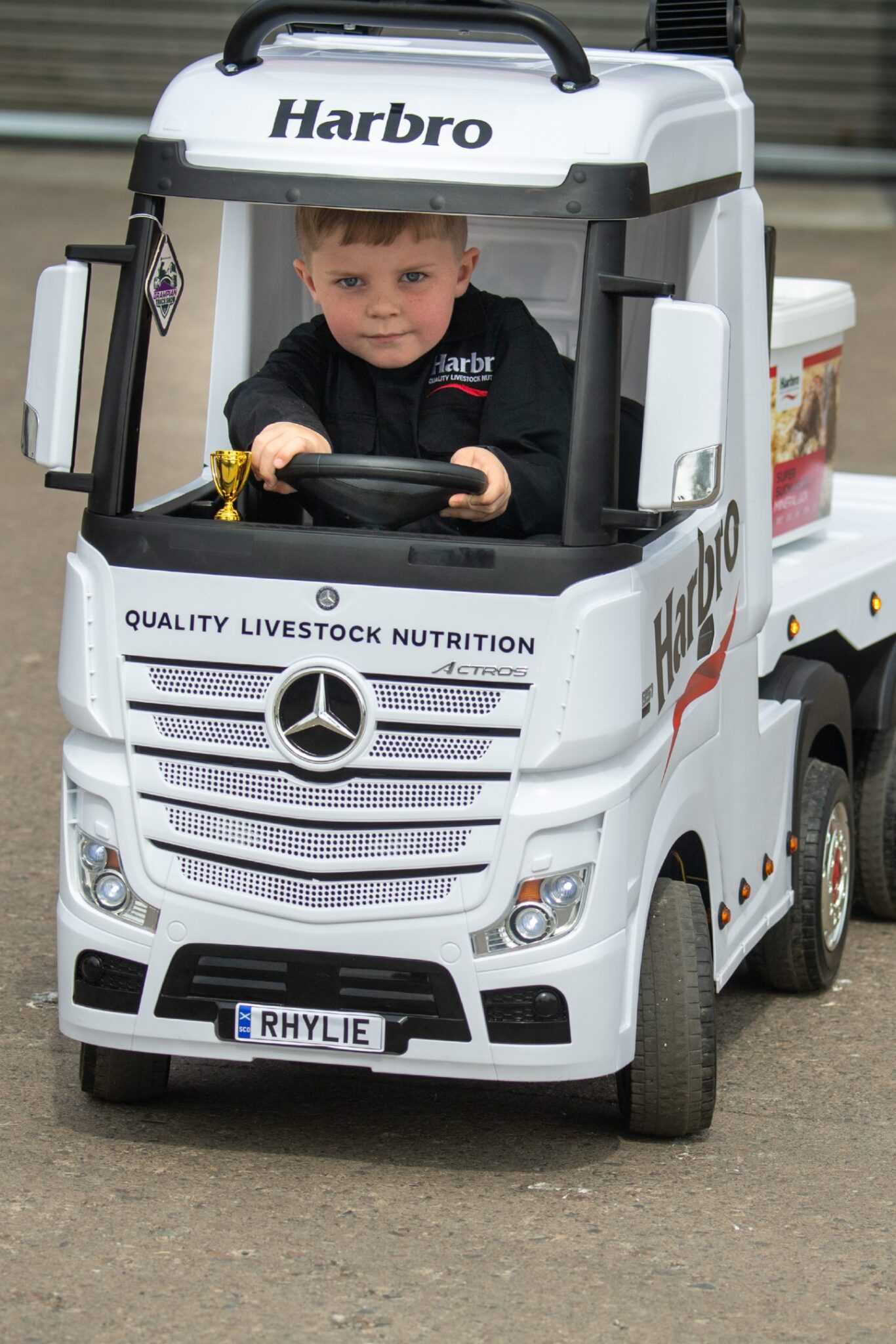 Is Rhylie, 5, from Alford the UK’s youngest lorry driver?