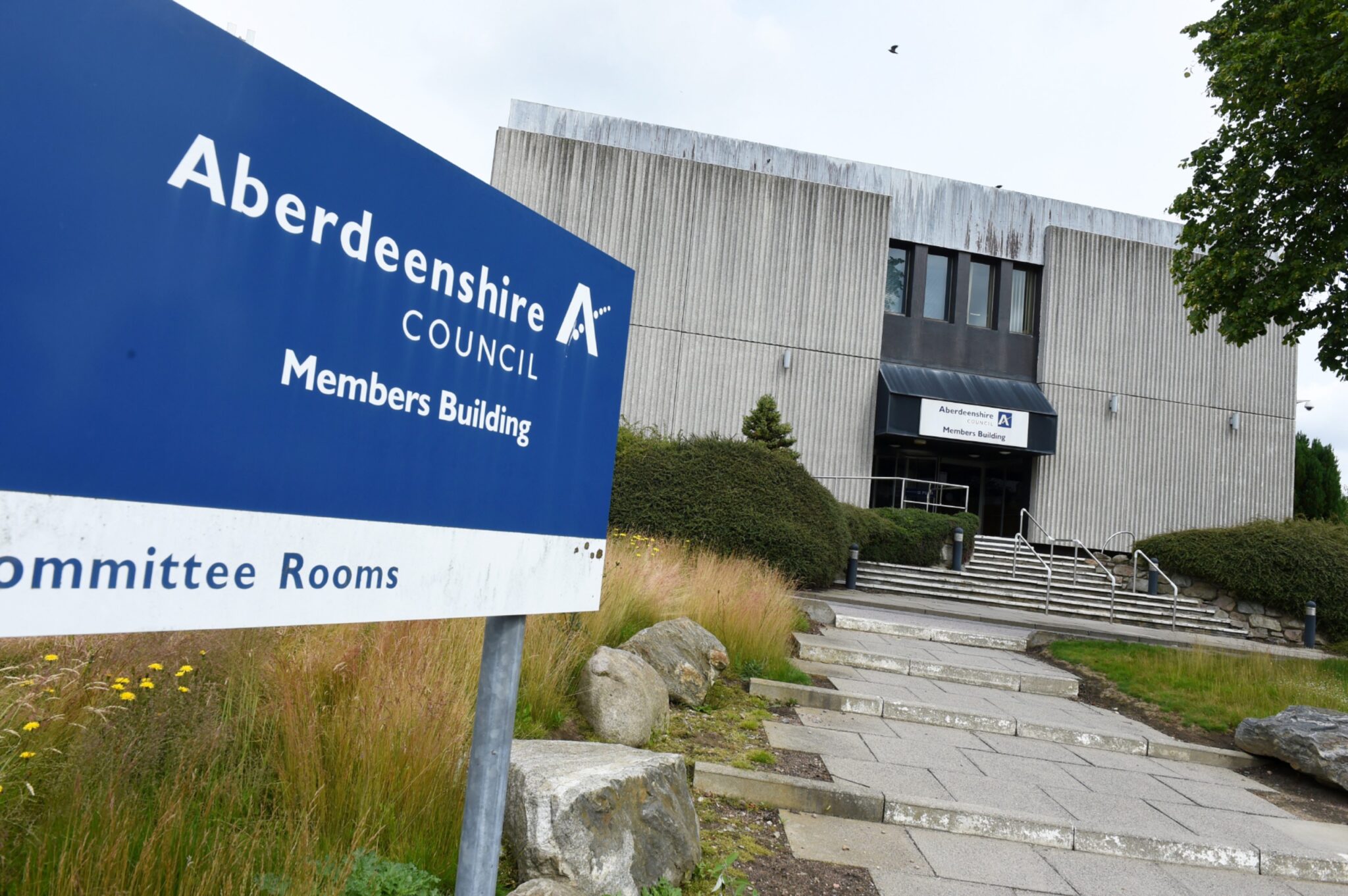 Pupils flush vapes down school toilet