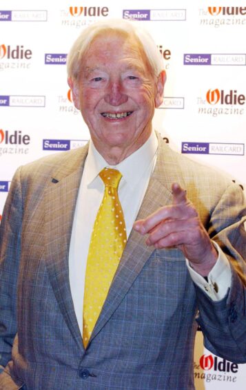 Tributes paid to 'giant' of news Sandy Gall after his death, aged 97