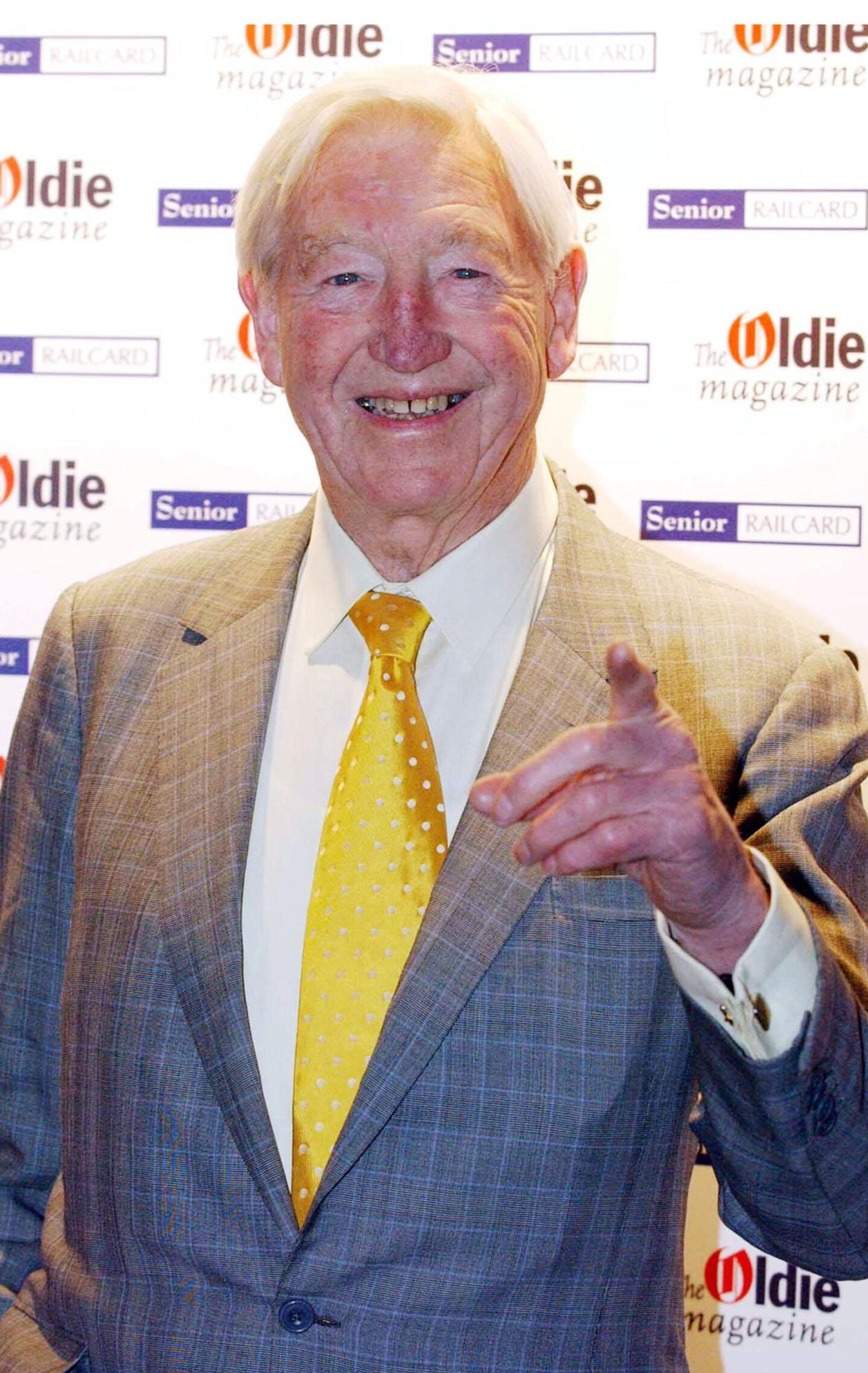 Tributes paid to 'giant' of news Sandy Gall after his death, aged 97