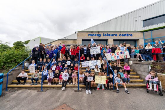 Hundreds gather to protest against closure of Elgin Ice Rink