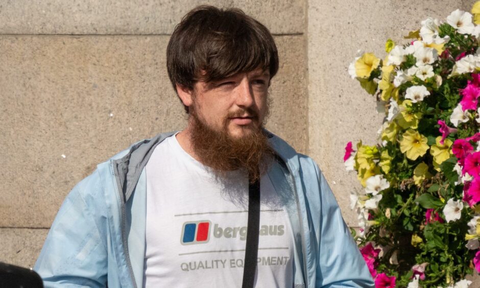 Man hurled abuse at police after chasing car in Elgin