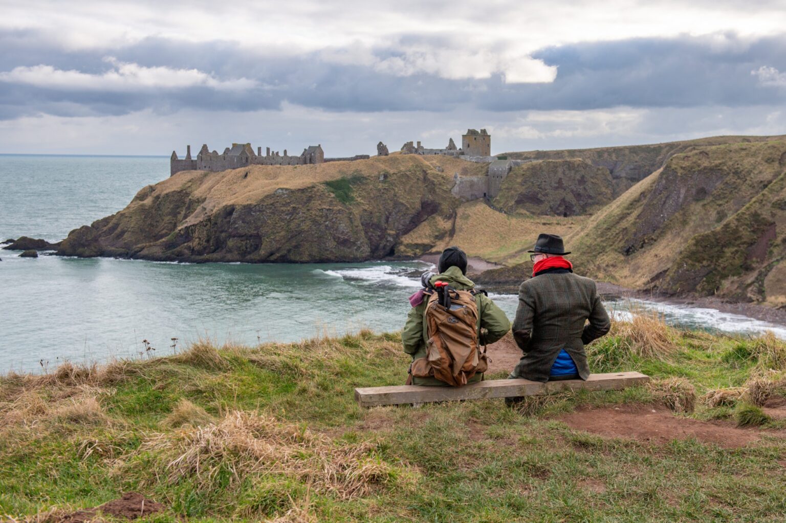Stonehaven coastal walk to Dunnottar Castle: breathtaking scenery