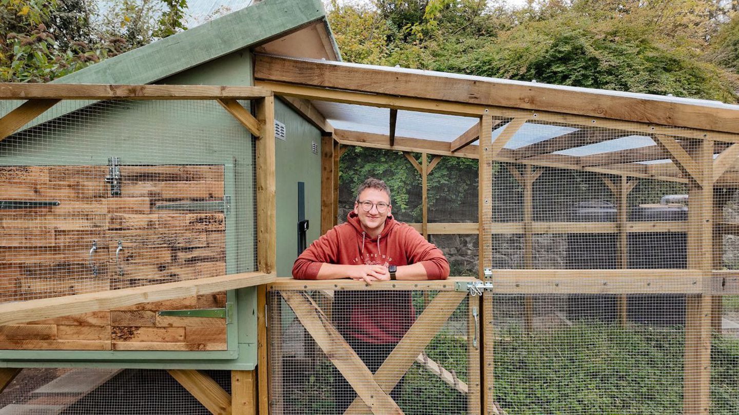 Video: Aberdeenshire YouTuber shares new-found love of hens