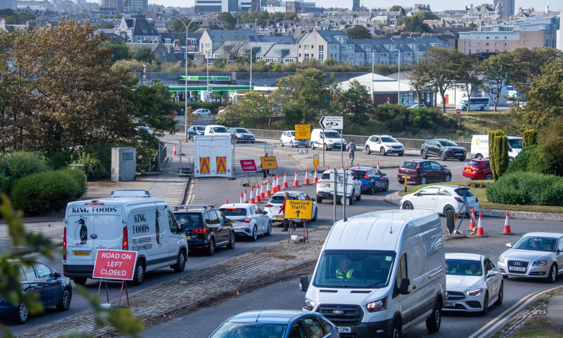 'Gridlocked' traffic as Queen Elizabeth Bridge closed for roadworks