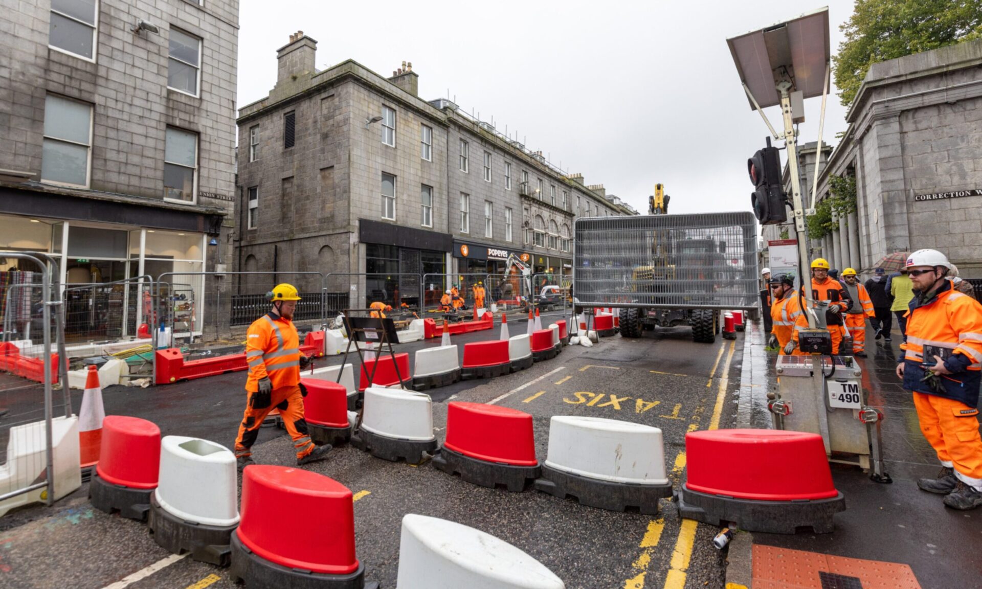 Images reveal cars on reopened stretch of Union Street roadworks