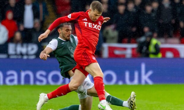 Aberdeen v Hibs ref watch: Stuart Armstrong's delayed drop