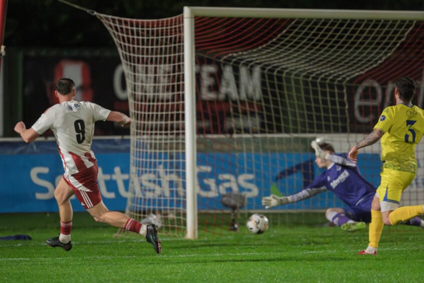 Scottish football legend hails Highland League goalkeeper