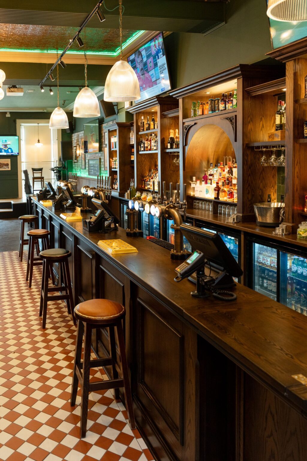 Take look inside refurb of Union Street Irish bar Molly Malone's