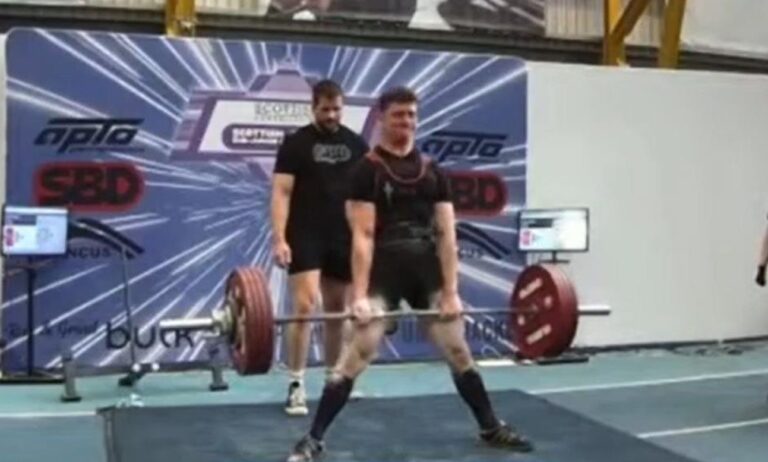 WATCH: Elgin teen sets new record at powerlifting championships