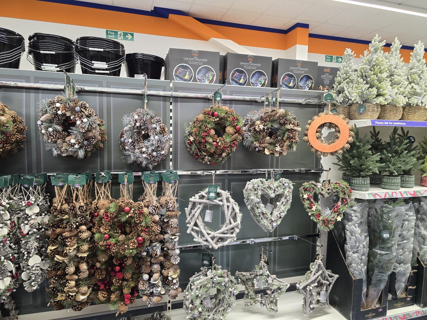 B&M Lang Stracht Aberdeen opens to positive reviews from locals