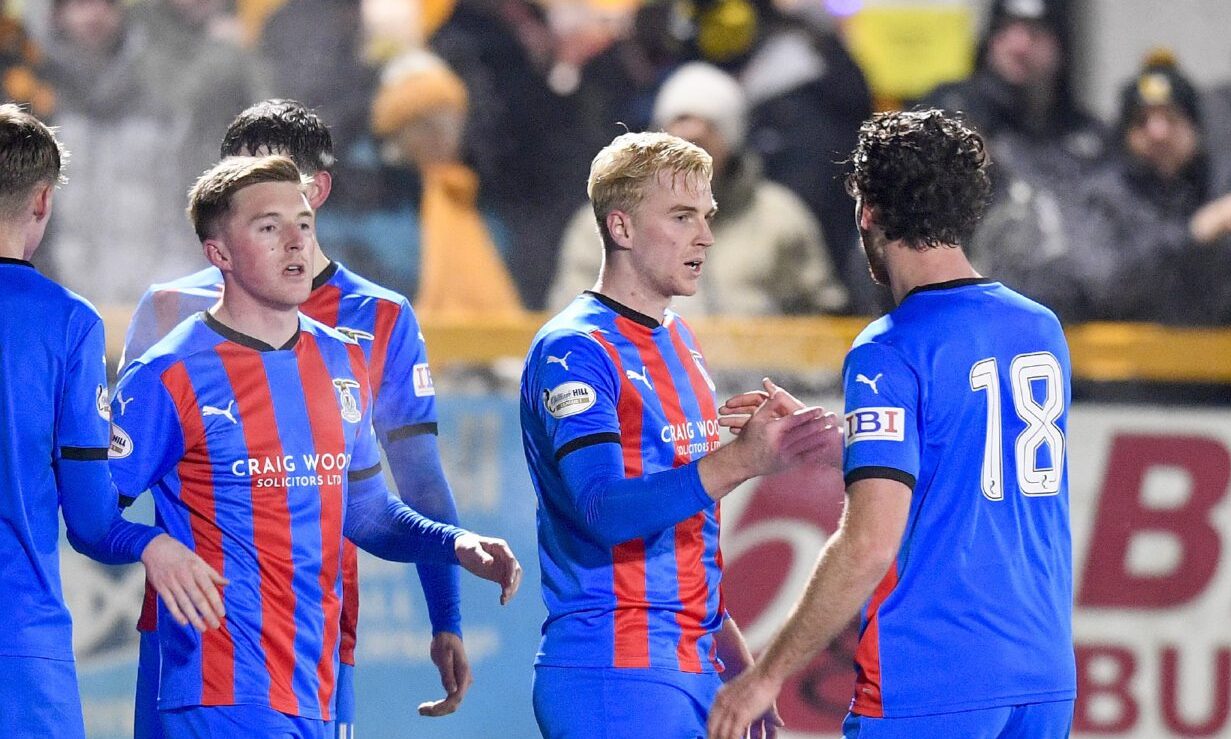 Alloa Athletic 1-1 Caley Thistle: League One leaders held by Wasps