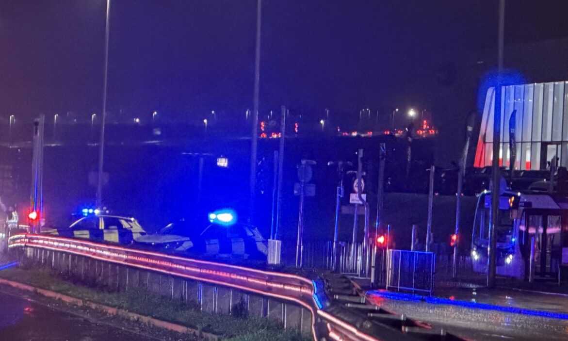 Crash closes Wellington Road near Souter Head Roundabout