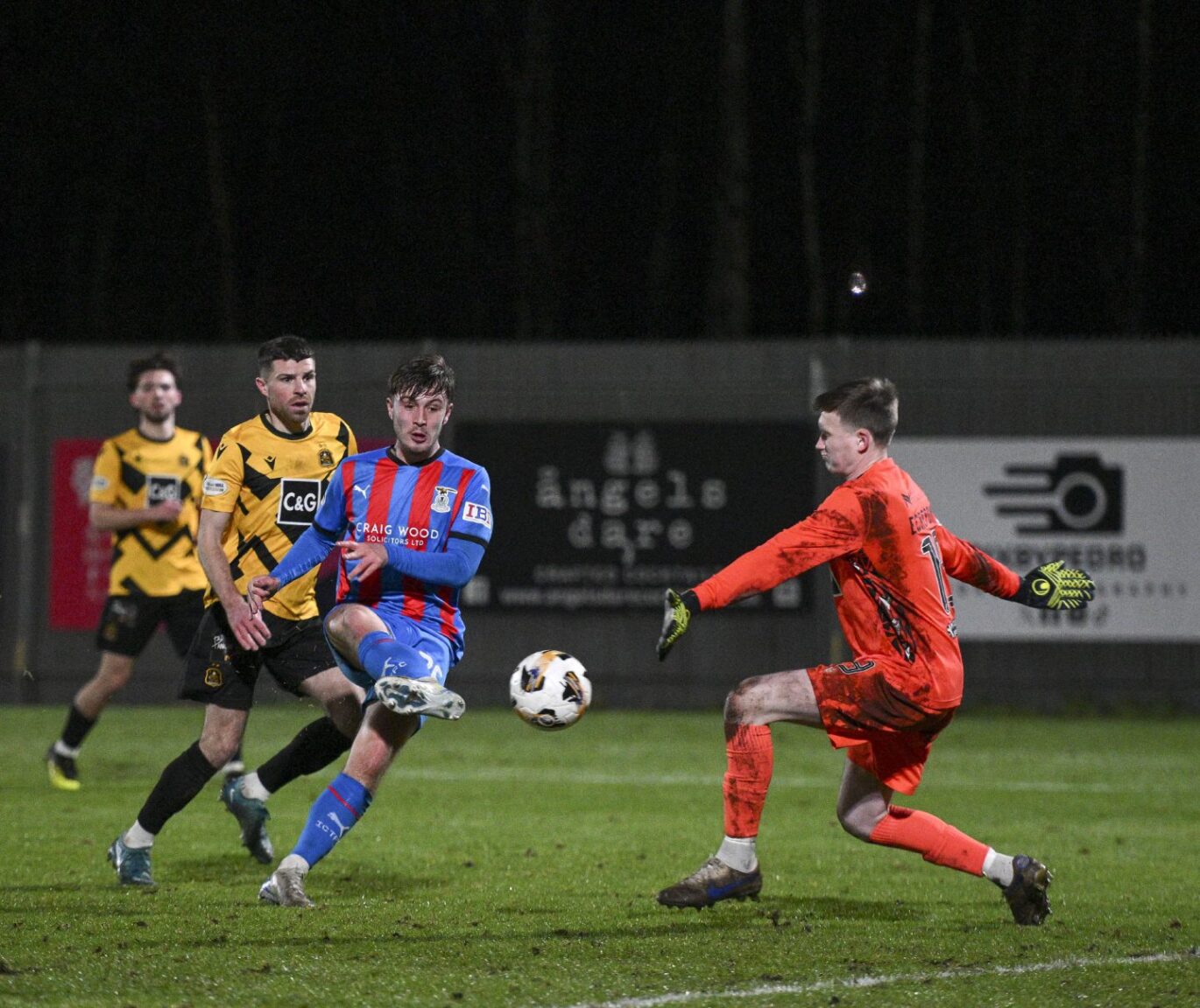 Caley Thistle's Chanka Zimba on goal chase with Alfie Bavidge