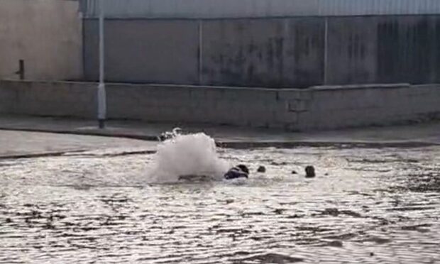 'Strong smell of sewage' in Aberdeen after burst water pipe