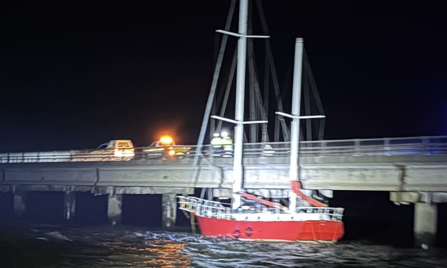Lifeboat launched as 50-foot yacht crashes into Cromarty Bridge