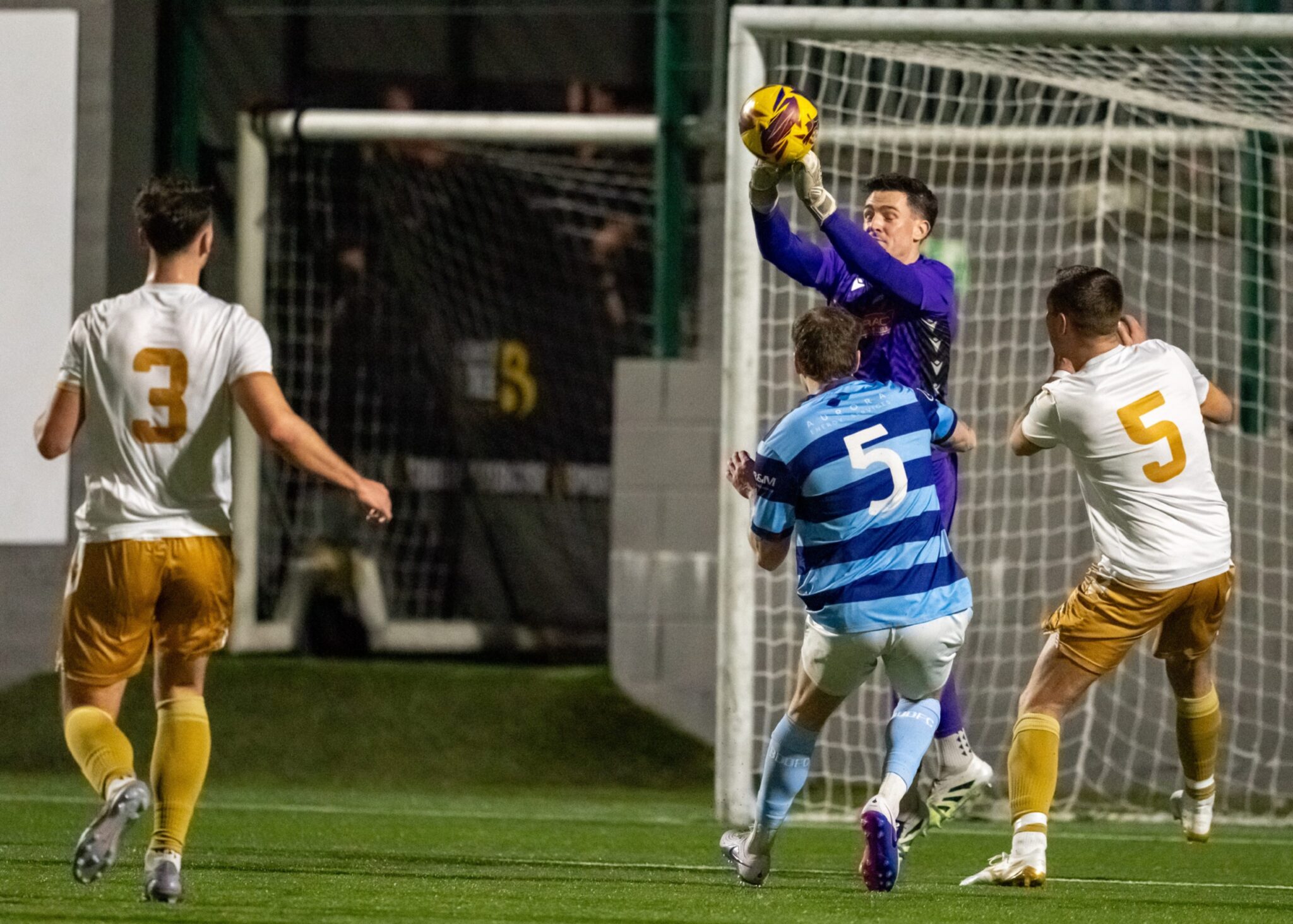 Highland League: Banks o' Dee edge past Huntly