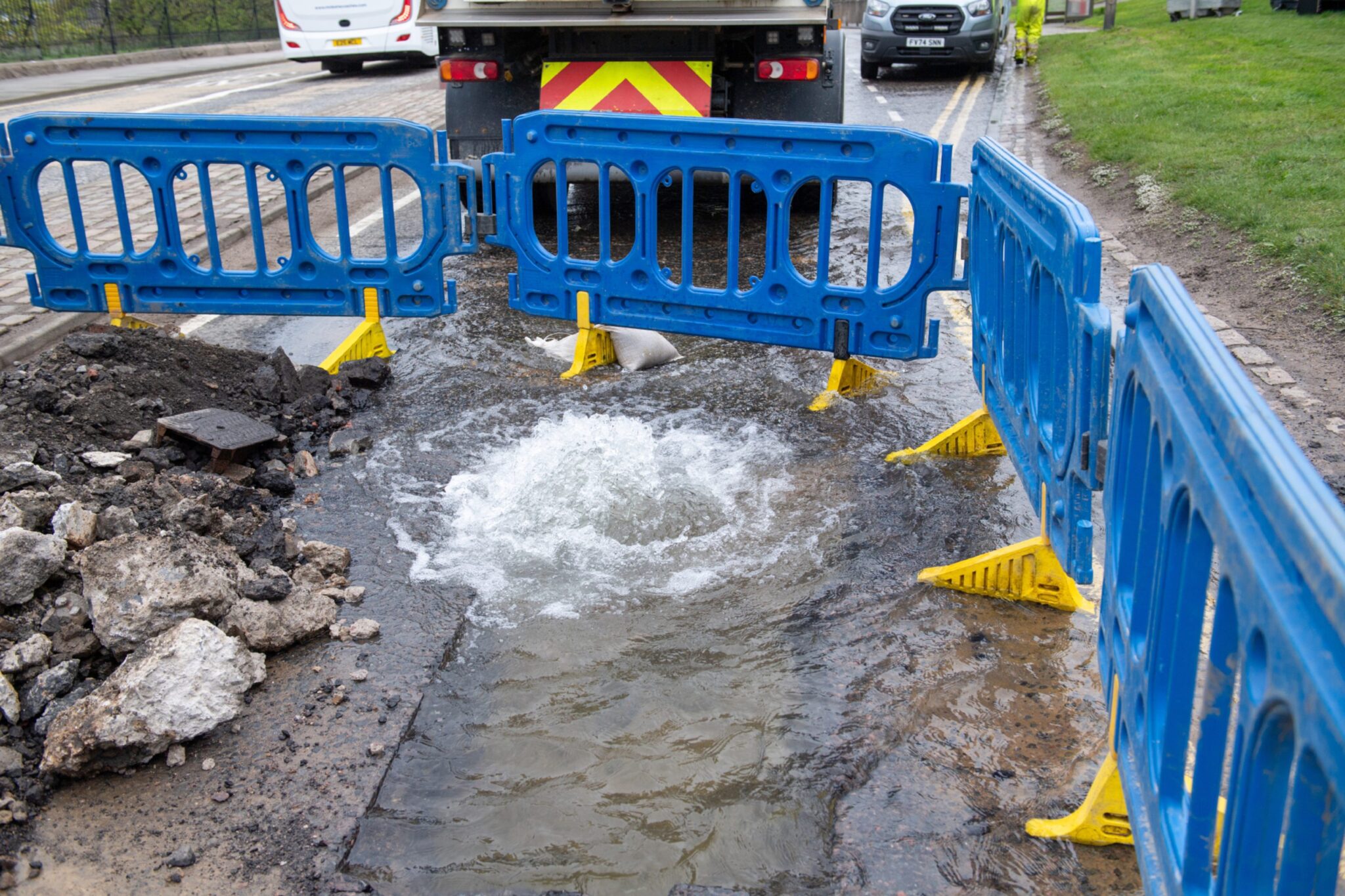 Traffic chaos for Aberdeen drivers as Wellington Road closed