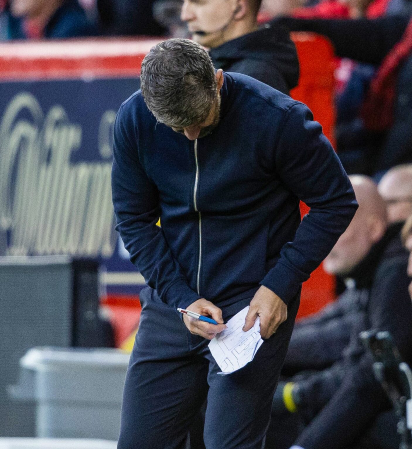 Aberdeen FC: Boss Stephen Robinson issues final day exit warning