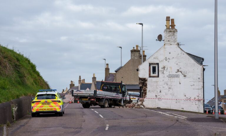 Man airlifted to hospital after van crash on Yardie in Buckie