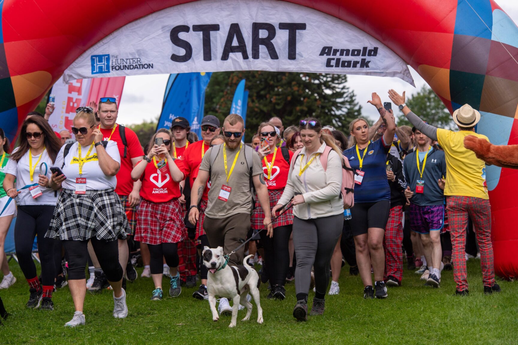 Thousands join Aberdeen kiltwalk 2026 on Deeside Way route