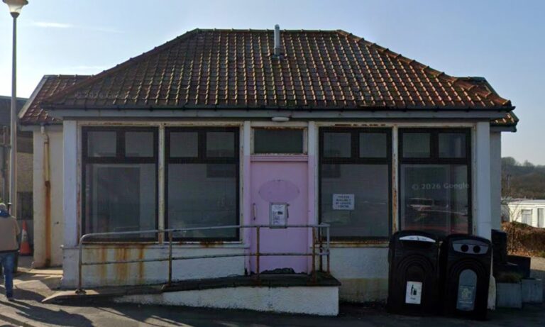 Community calls for council to reopen Stonehaven beach toilets