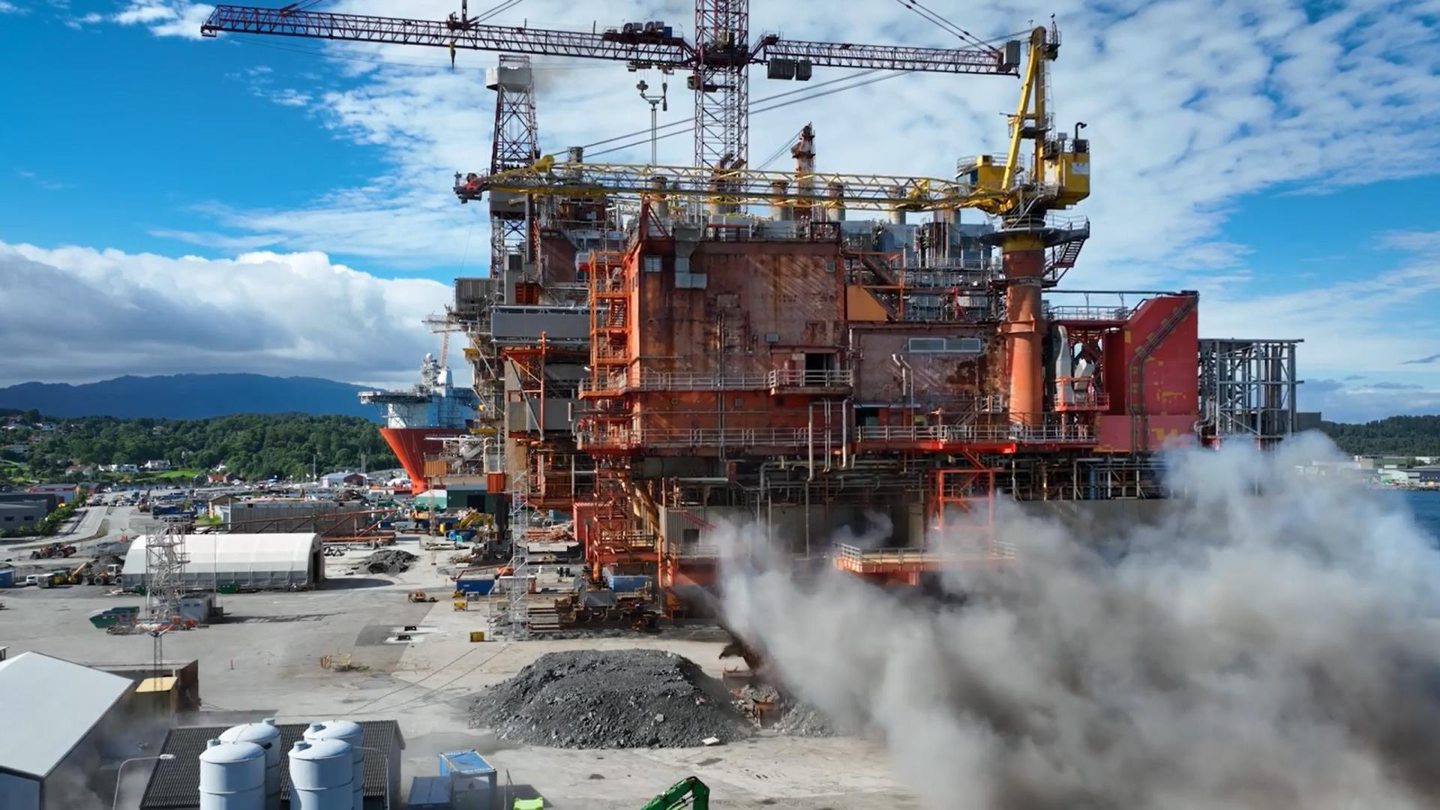 WATCH: The 6700-ton Valhall drilling platform get its legs blown off
