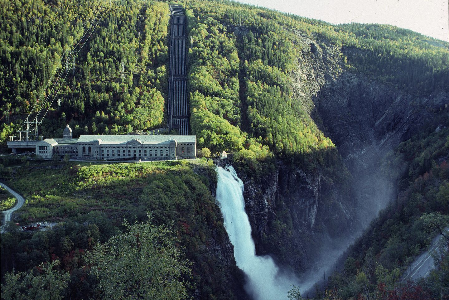Norway eyes resource, windfall taxes on wind and hydropower