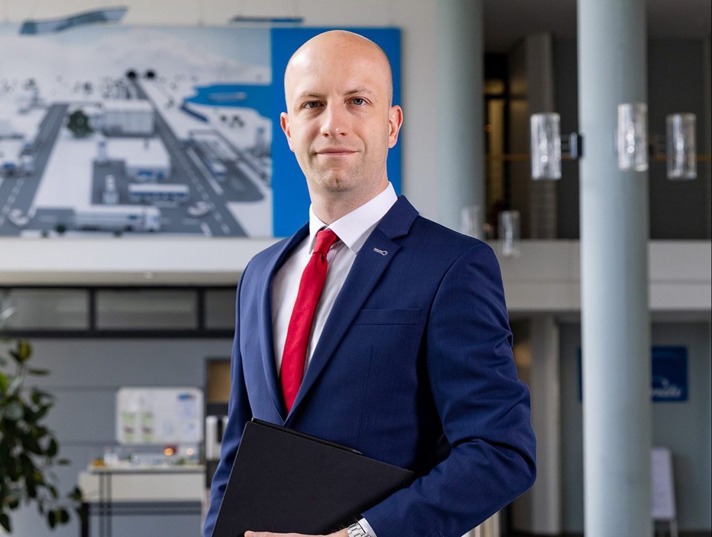 ITM Power CEO hits out at oil and gas lobbying blue hydrogen