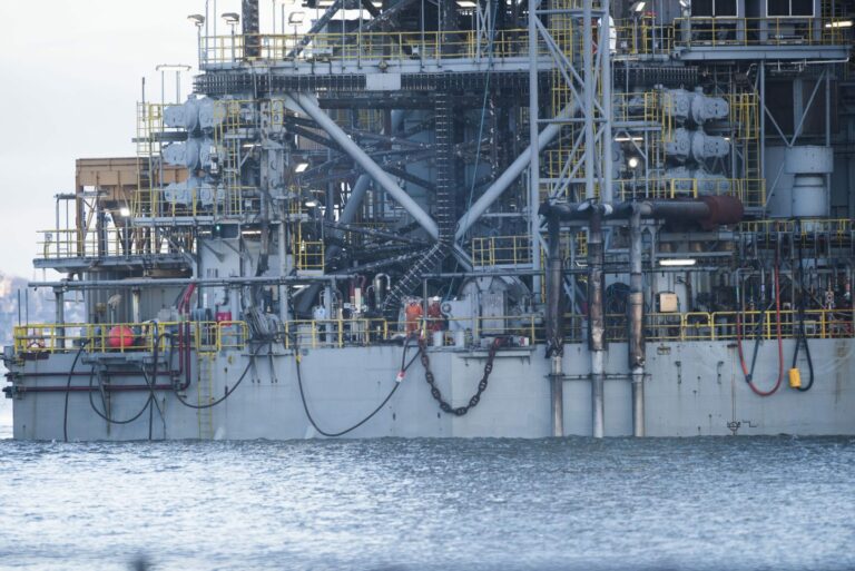 HSE issues ‘safety alert’ amid fear worker fell through hole in oil rig