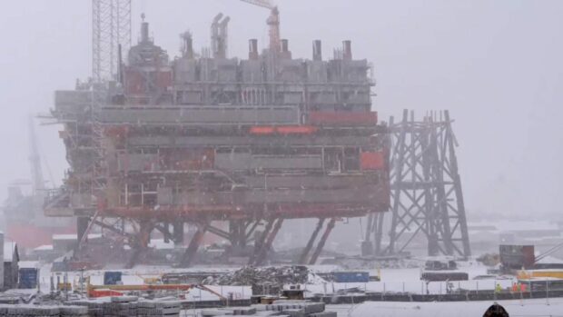 Watch: Valhall production platform toppled at Norwegian yard