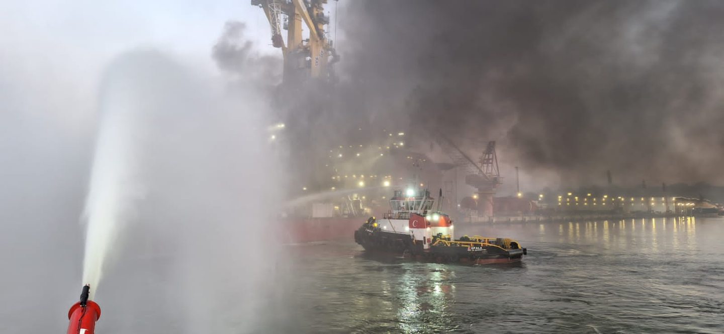 Skandi Buzios in flames at Brazilian port